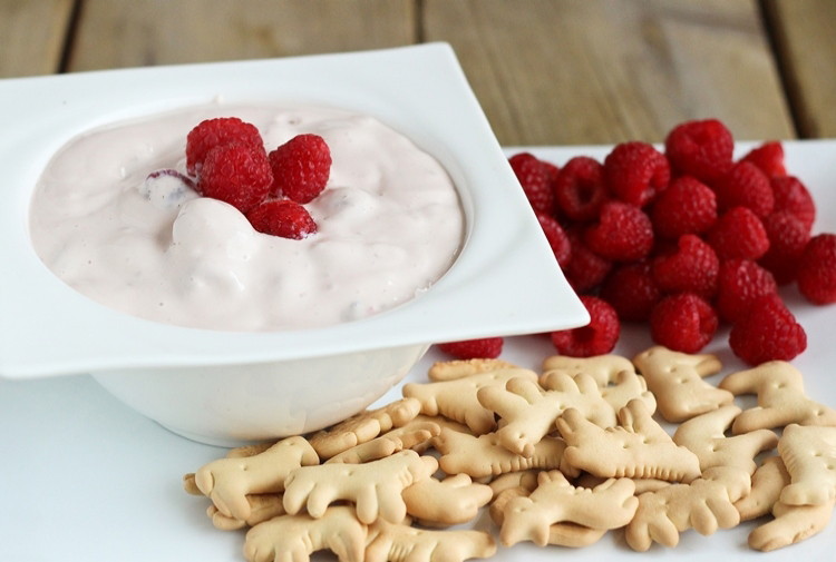 Raspberry Cheesecake Yogurt Dip